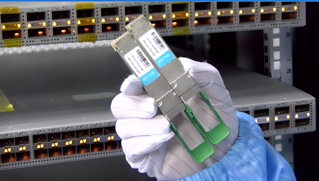 What is the Difference Between QSFP28 and 100G QSFP? | FiberMall